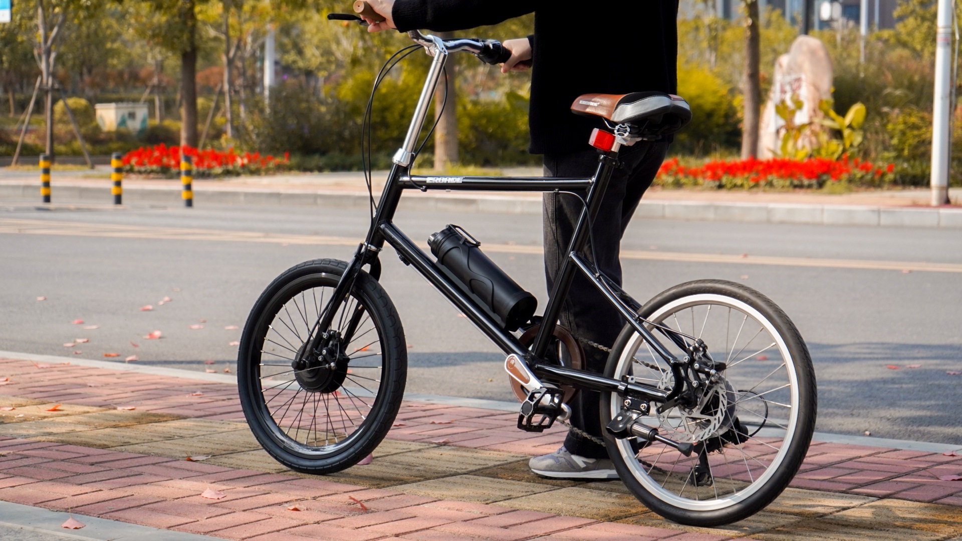 骑不了百公里？看看它，让你轻松跟上队友！-吕布科技 吕布云轮 智能微动力车轮 助力轮 电动自行车套件 电机 电池 控制器